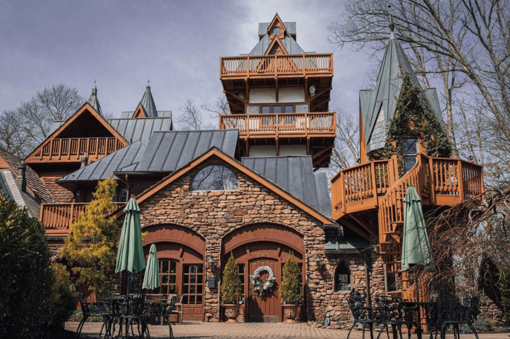 6 Incredible Castle Hotels in Ohio